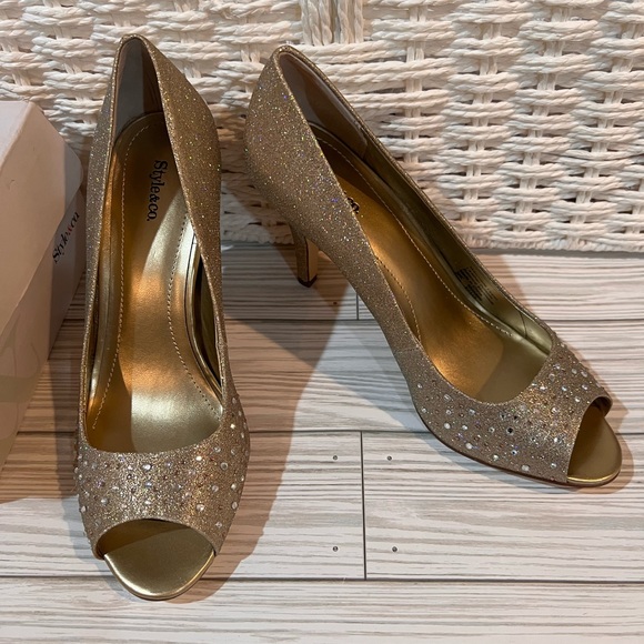 Style & Co. | Shoes | Brand New Style Co Size 6 2 Gold Peek A Boo Pump ...